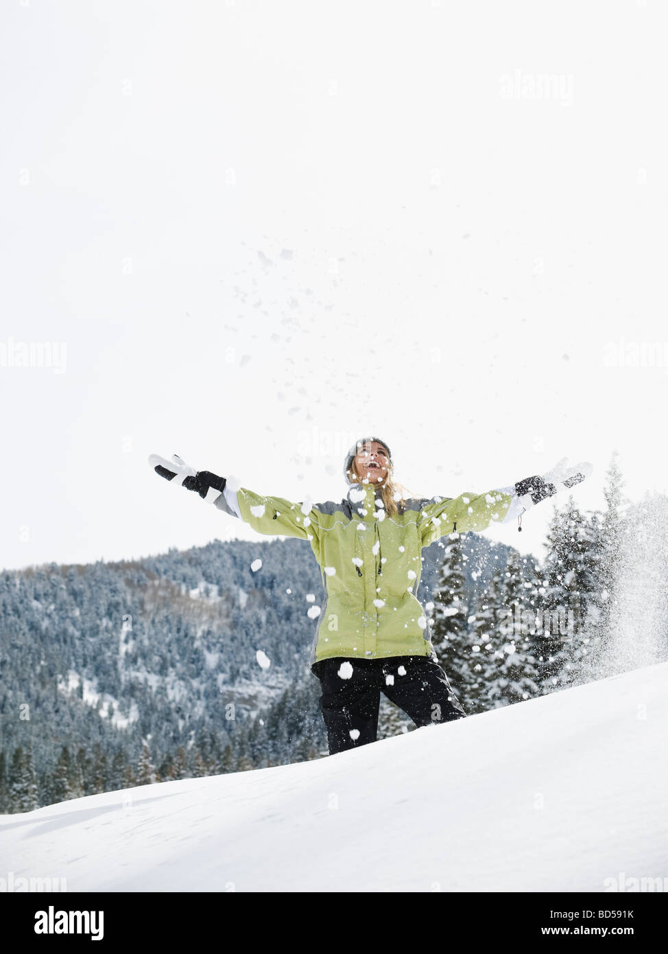 Woman tree trees mountains hi-res stock photography and images - Alamy