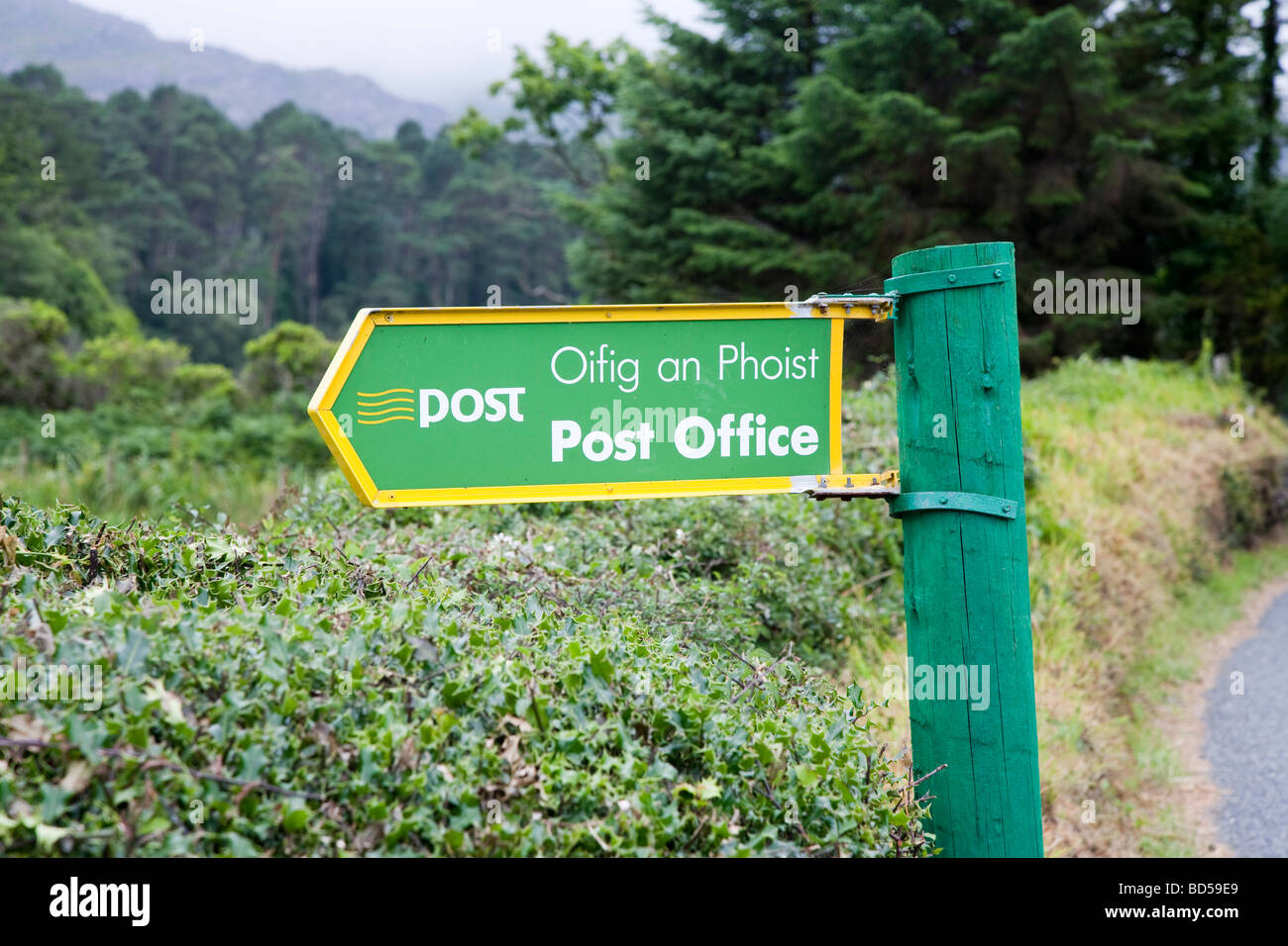 Green an post sign ireland hi-res stock photography and images - Alamy