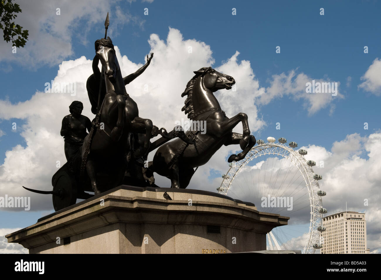 Boadicea with Chariot & London Eye Stock Photo - Alamy
