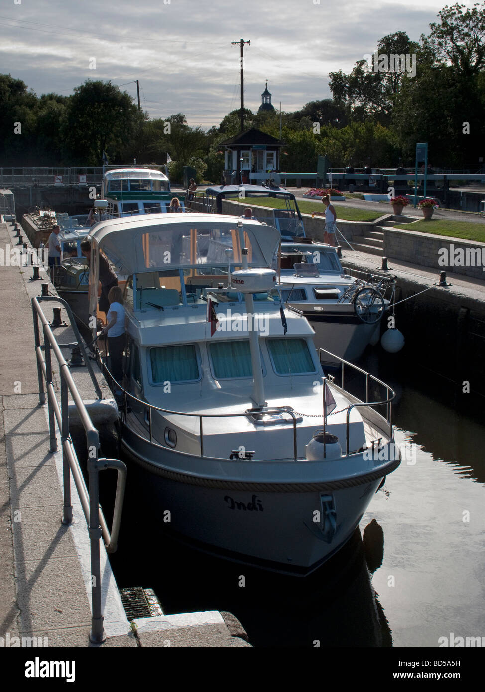 Thames locks hi-res stock photography and images - Alamy