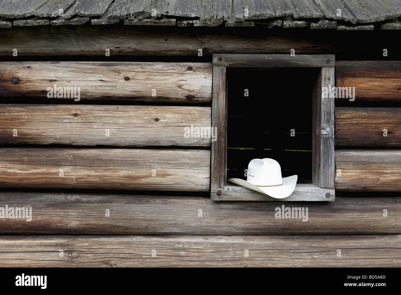 A cowboy hat in the window of a cabin Stock Photo - Alamy