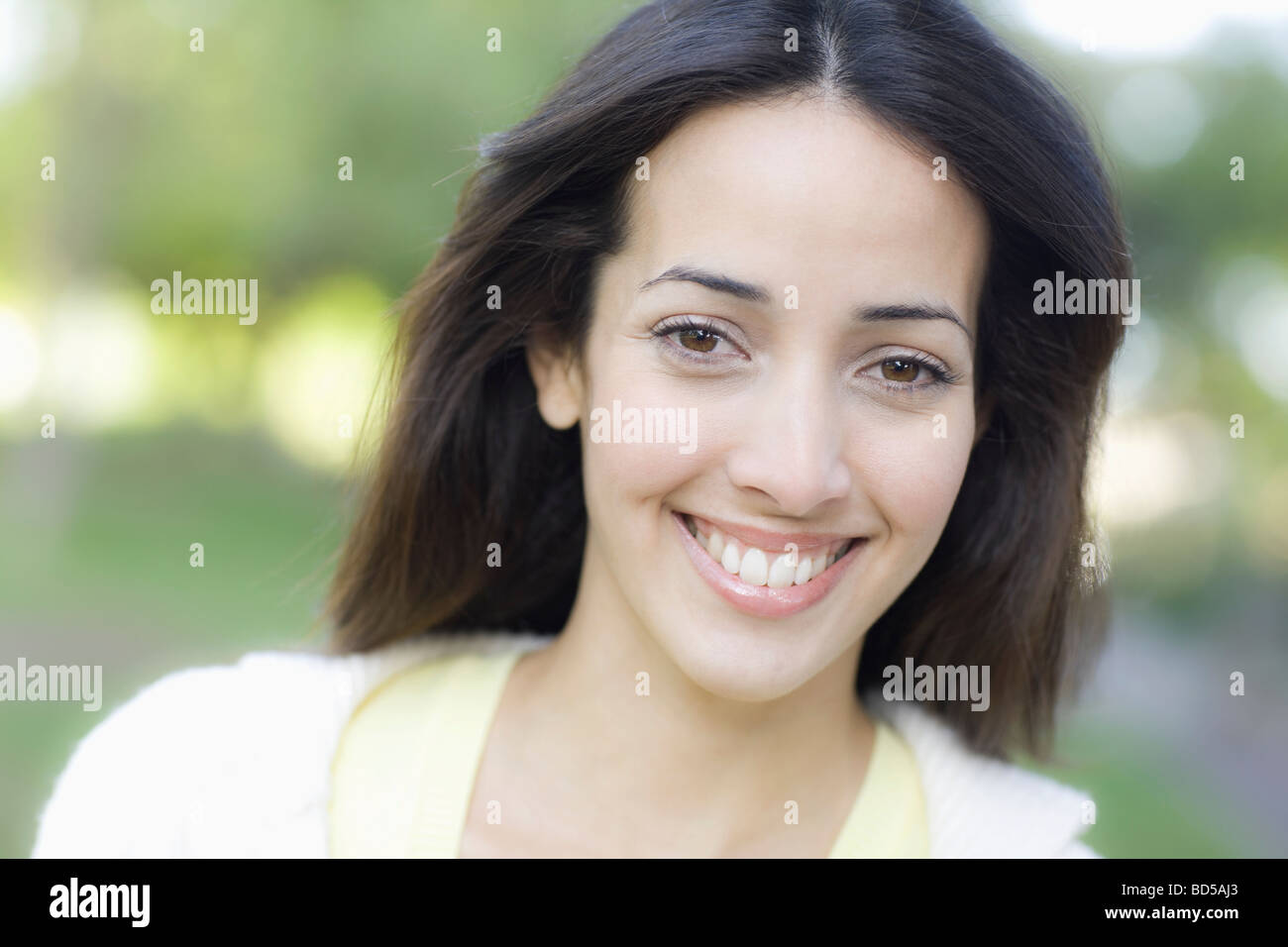 A woman outdoors smiling Stock Photo - Alamy