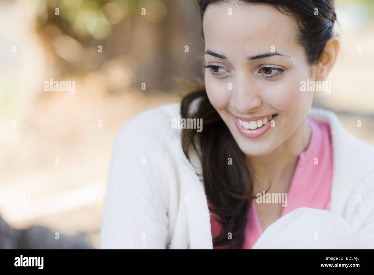 A woman outdoors smiling Stock Photo - Alamy