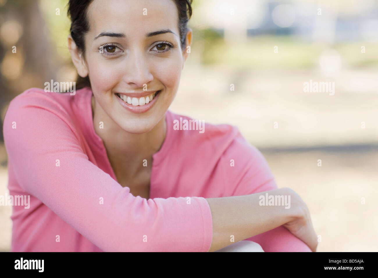 A woman outdoors smiling Stock Photo - Alamy