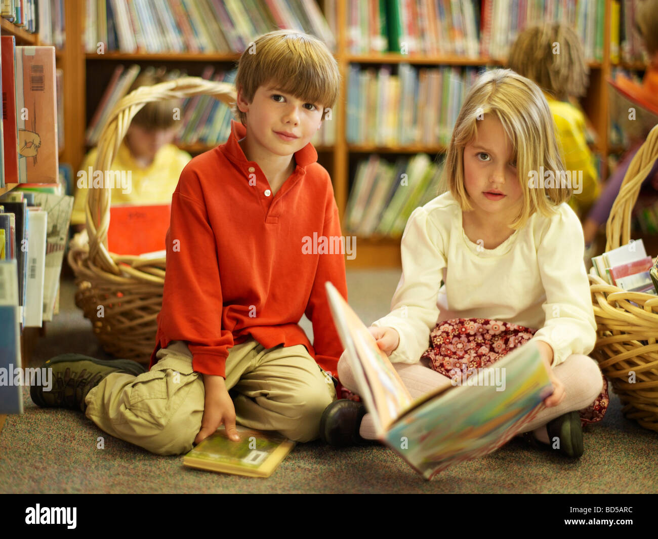 Kids in a library Stock Photo - Alamy