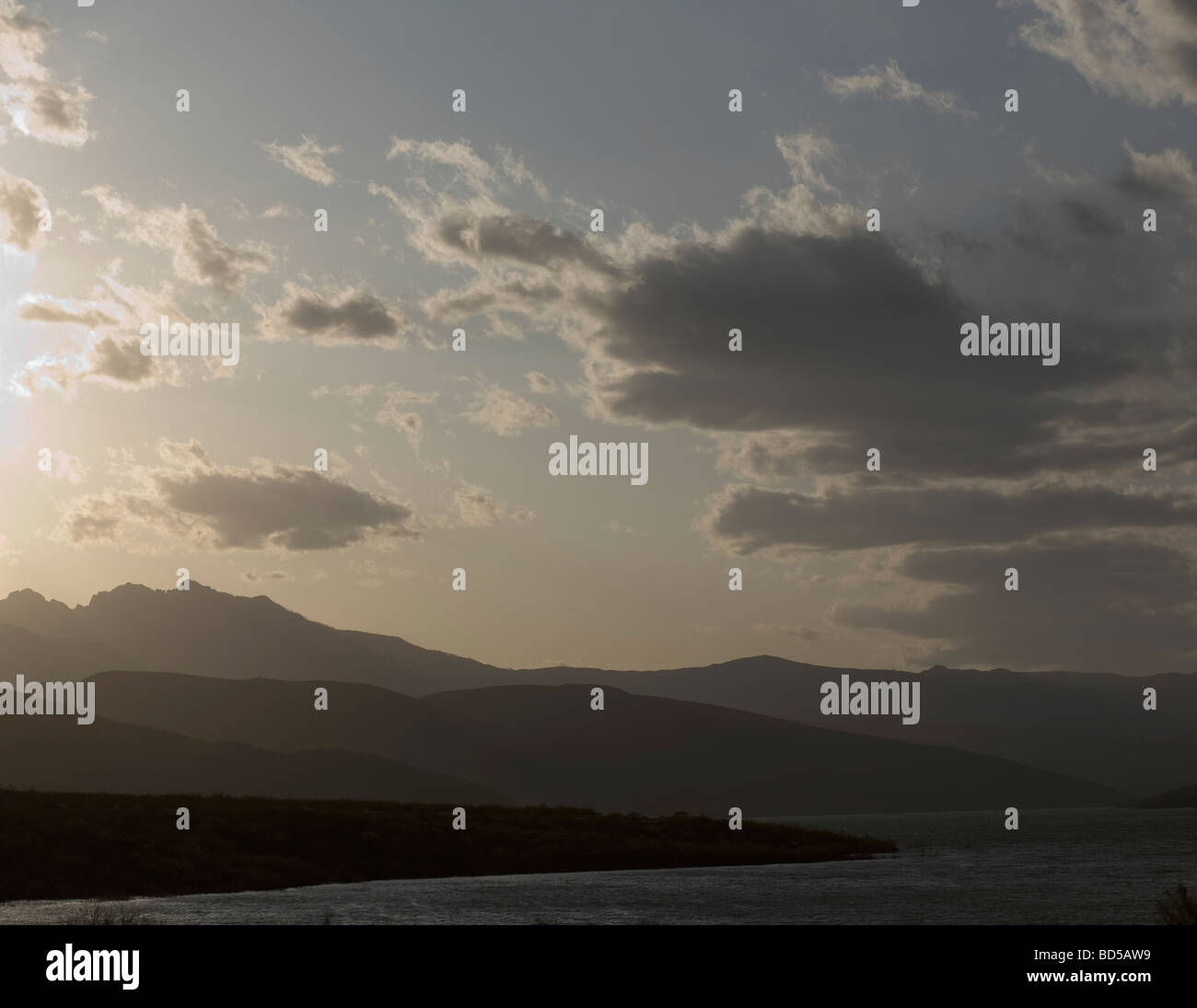 Mountains and peaks and waters hi-res stock photography and images - Alamy