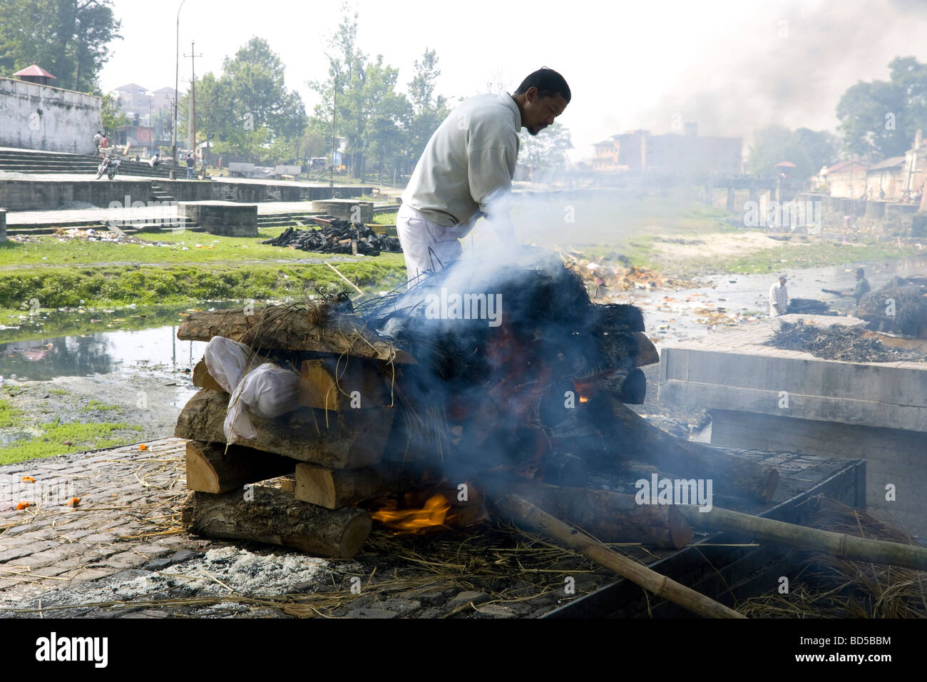 cremation in progress with funeral pyre Stock Photo - Alamy