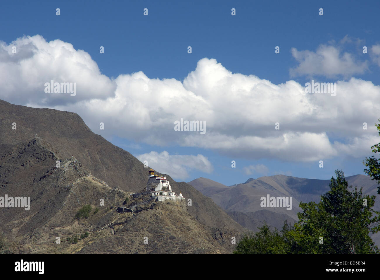 yumbulagang fortress in the yarlung valley Stock Photo - Alamy