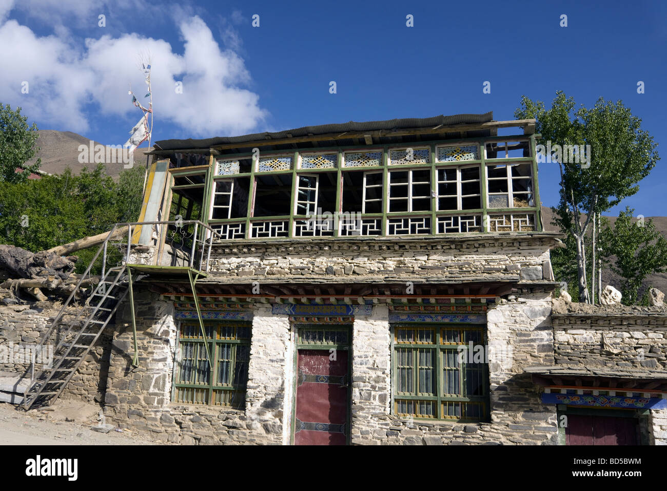 Traditional tibetan house hi-res stock photography and images - Alamy