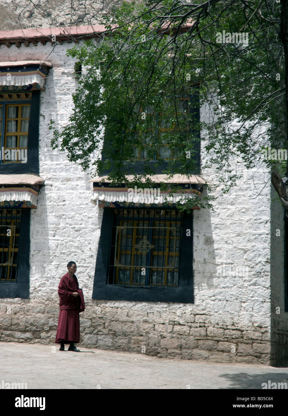 gelugpa monk at sera monastery Stock Photo - Alamy