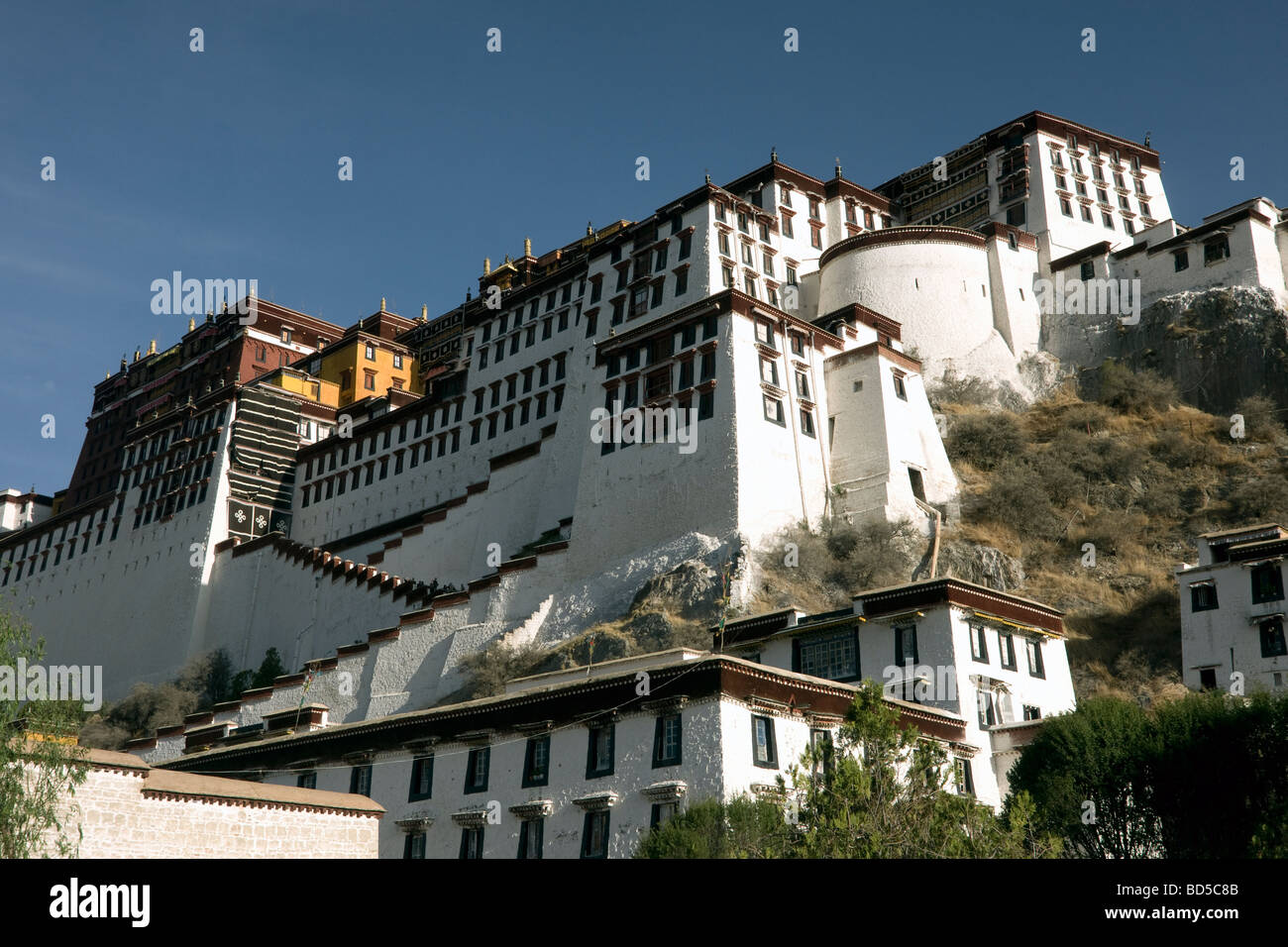 view of potala palace from the entrance steps Stock Photo - Alamy