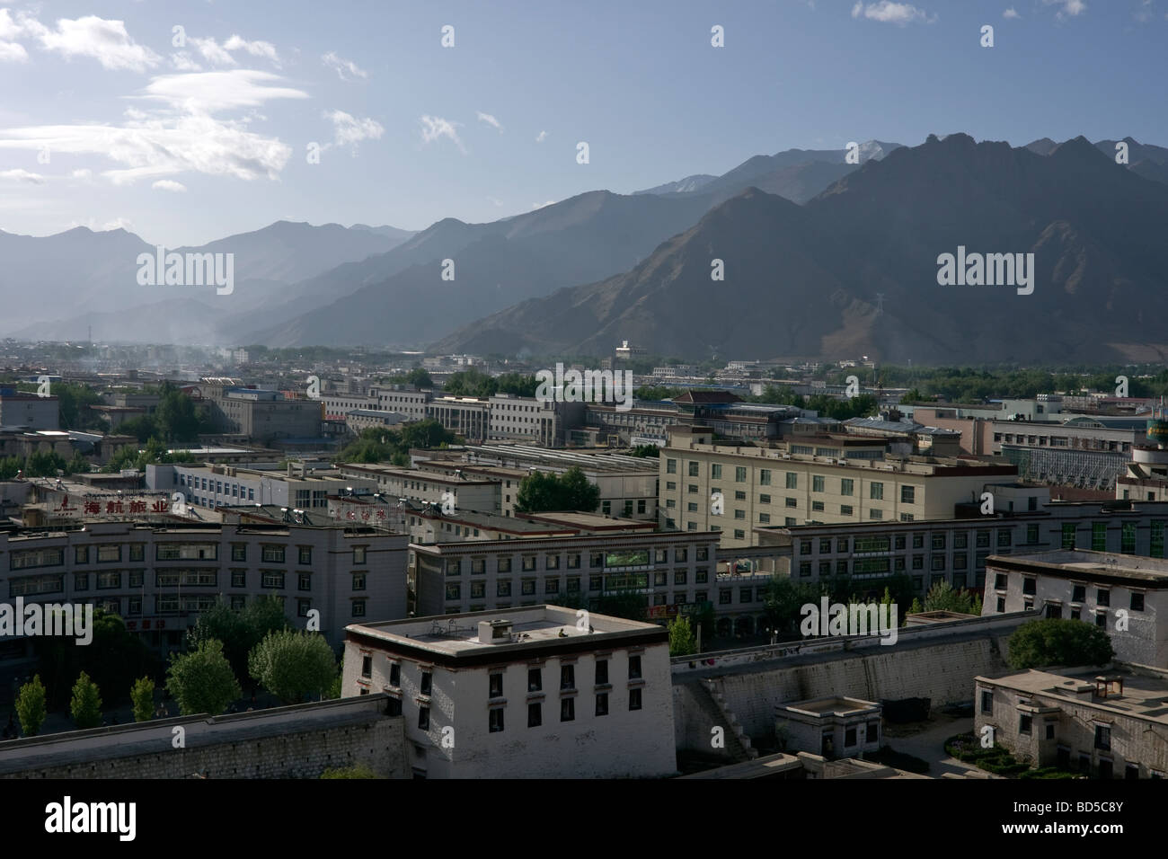 Lhasa tibet mountains hi-res stock photography and images - Alamy