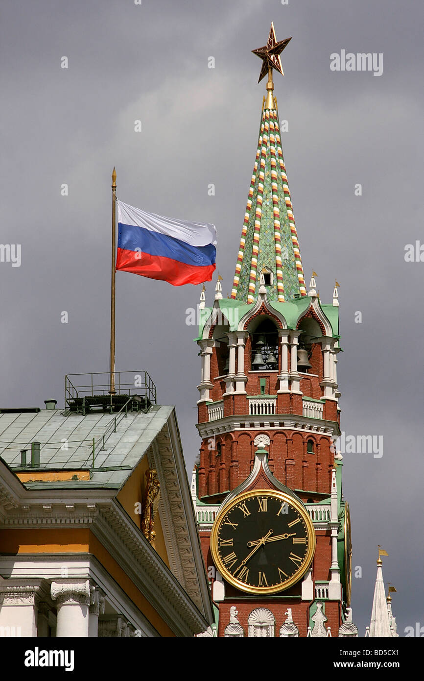 Russia, Moscow, Kremlin, Russian flag, redeemer tower Stock Photo - Alamy