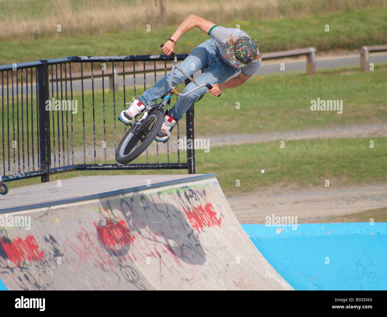 Bmx stunts hi-res stock photography and images - Alamy