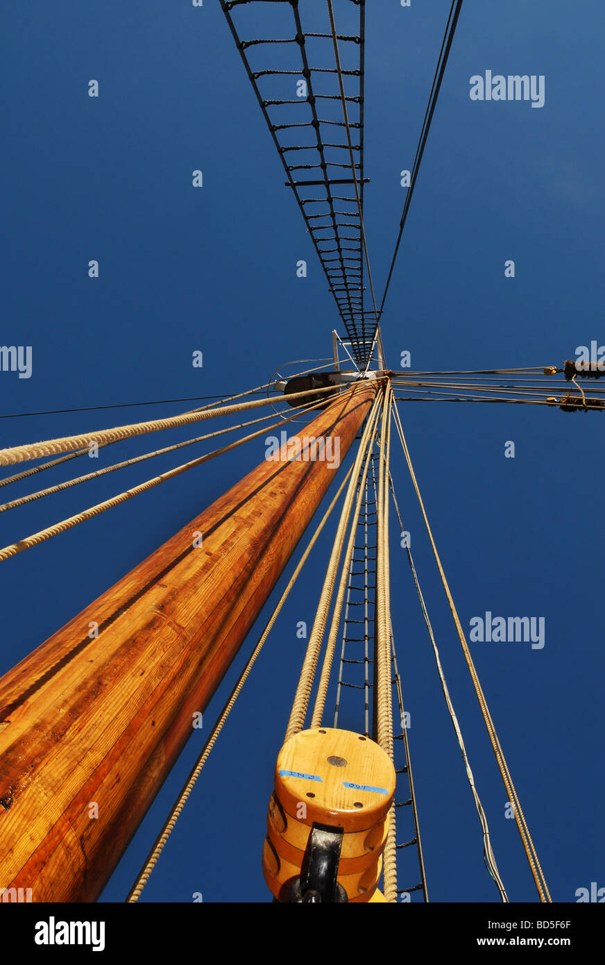 The tall ship Highlander Sea's main mast reaches to the blue sky in ...