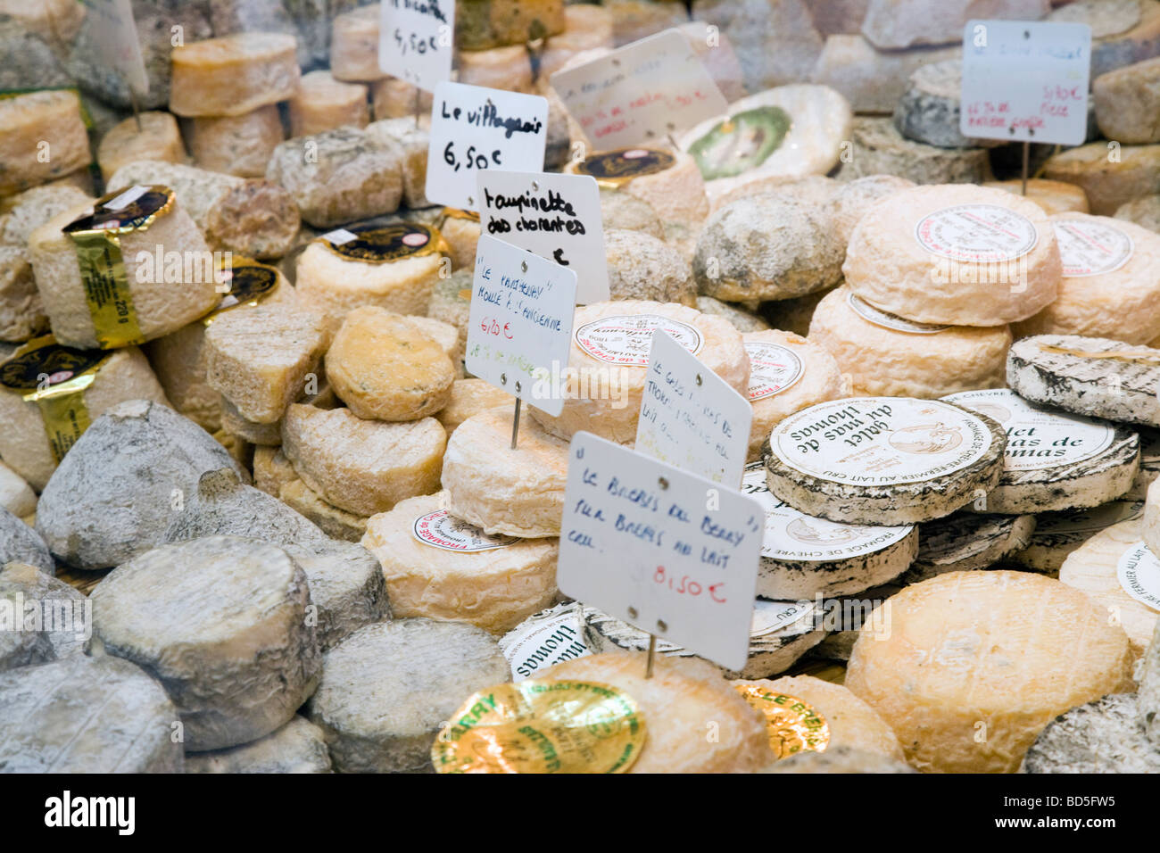 Fromagerie shop window, Paris Stock Photo - Alamy