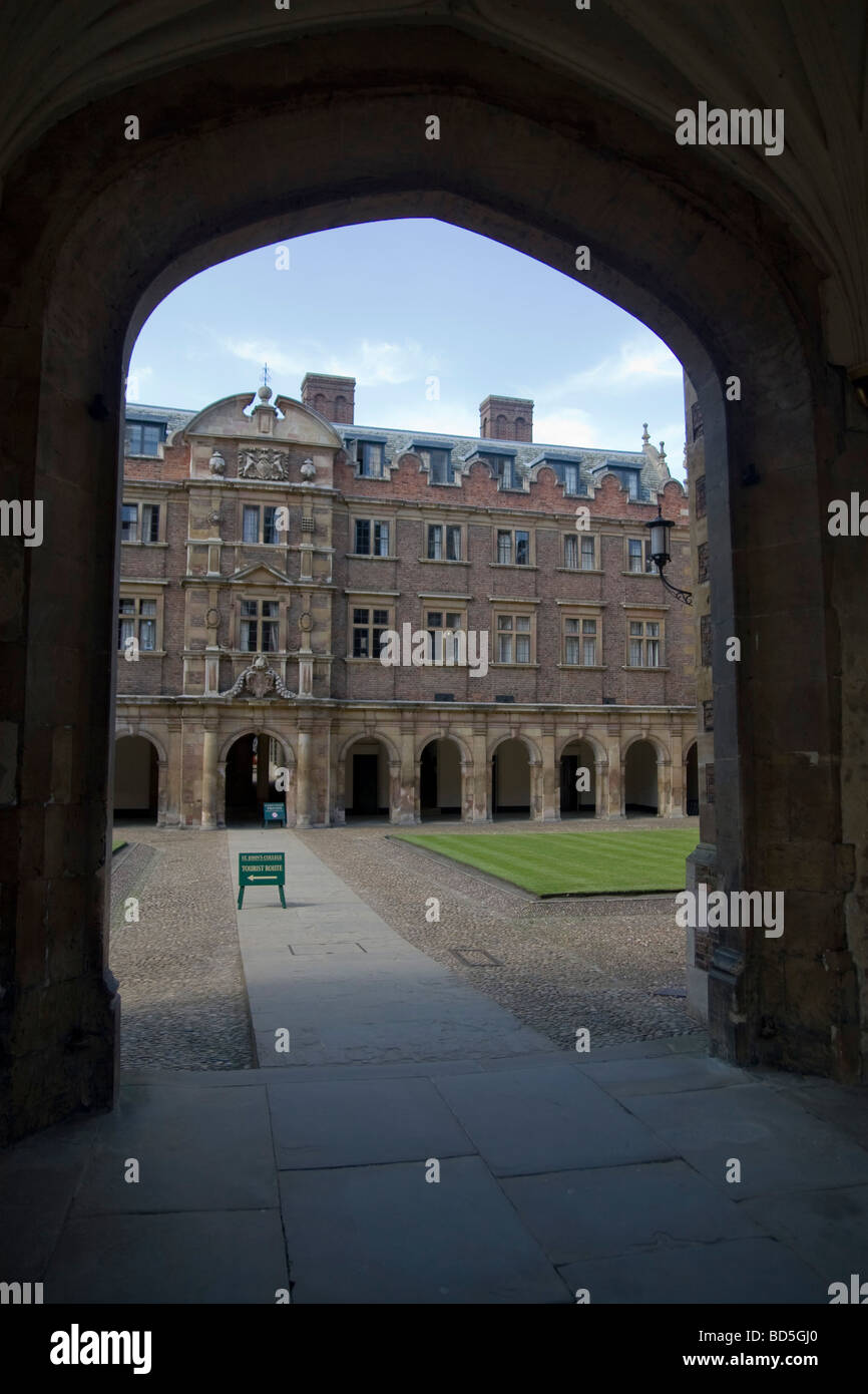 Cambridge University College through archway Stock Photo - Alamy
