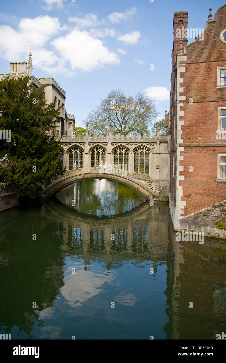 University bridge hi-res stock photography and images - Alamy