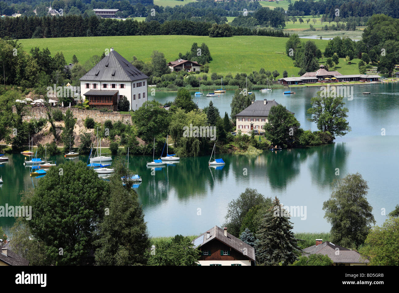 Mattsee with castle, Flachgau, Salzburger Land, Land Salzburg, Austria ...