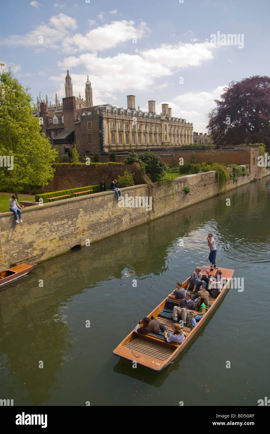punting tour Cambridge University Punting kings Stock Photo - Alamy