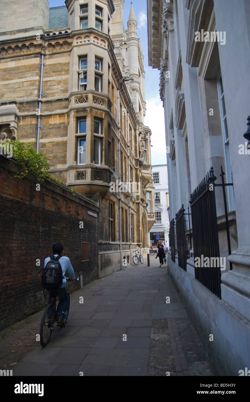 Cambridge student cycle hi-res stock photography and images - Alamy