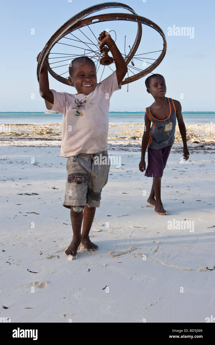 Children playing bikes hi-res stock photography and images - Alamy