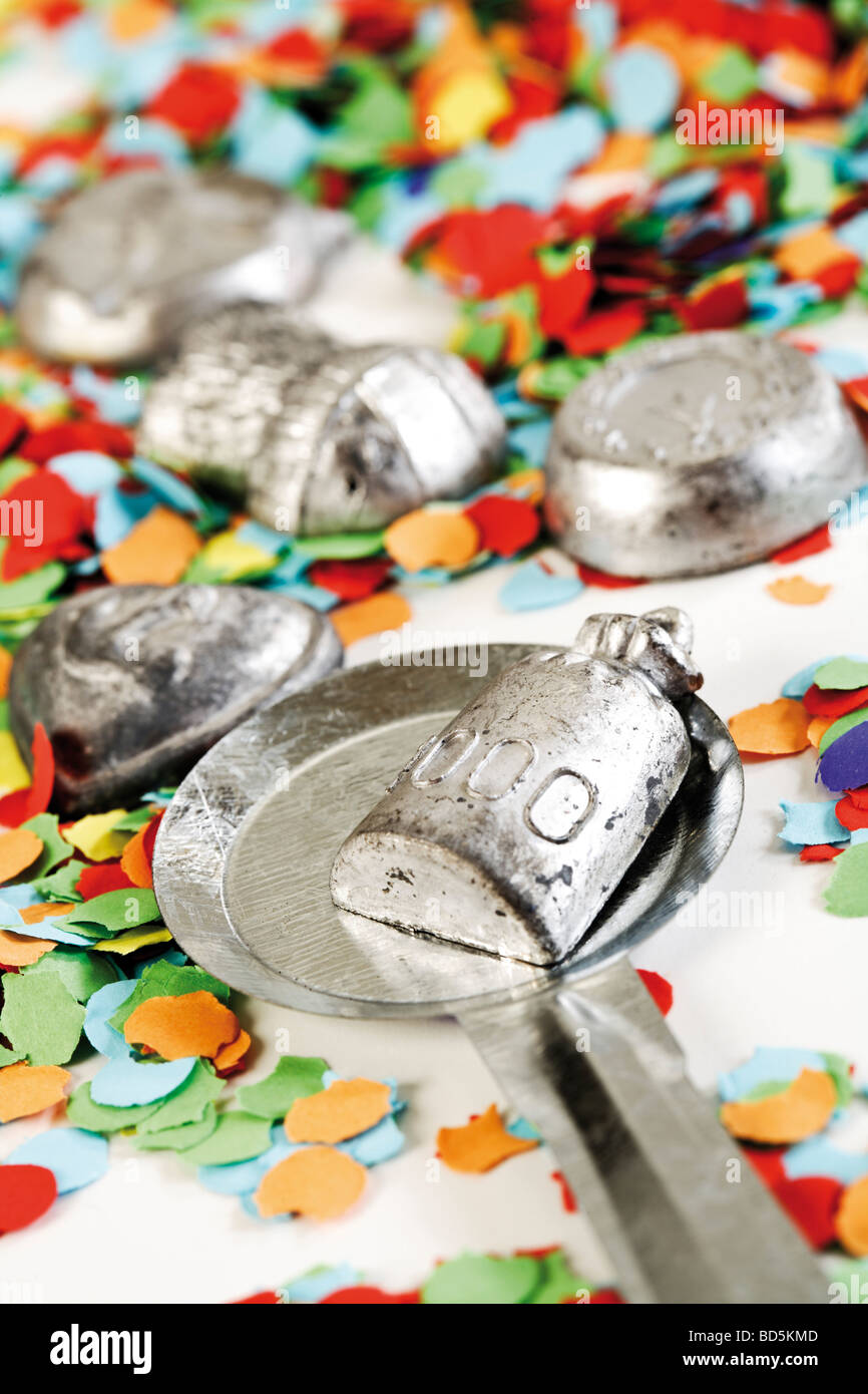 Molten lead hi-res stock photography and images - Alamy