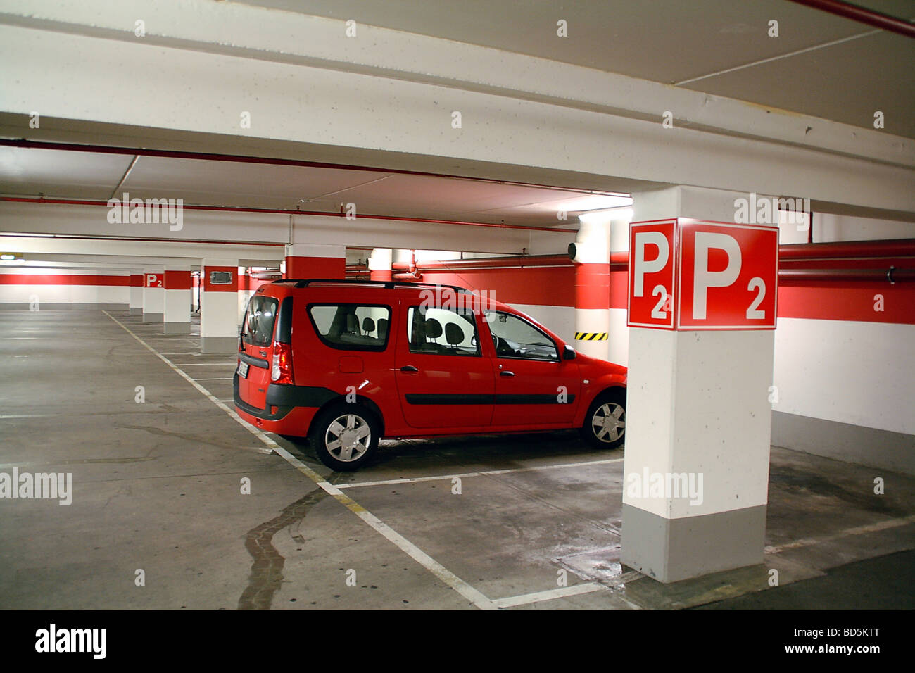 multi-storey car park;multi-storey;parking garage Stock Photo - Alamy