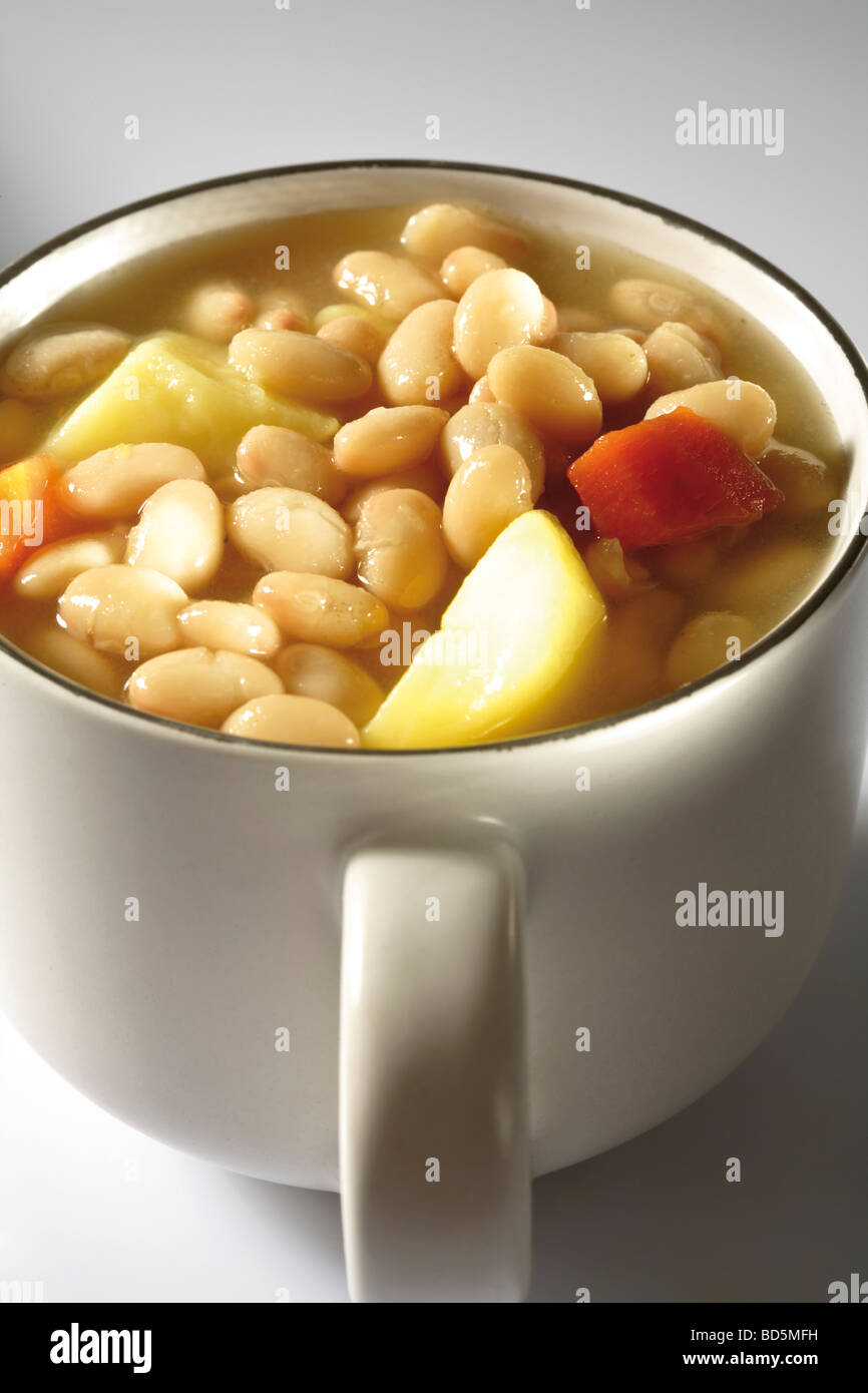Cup of bean soup Stock Photo - Alamy