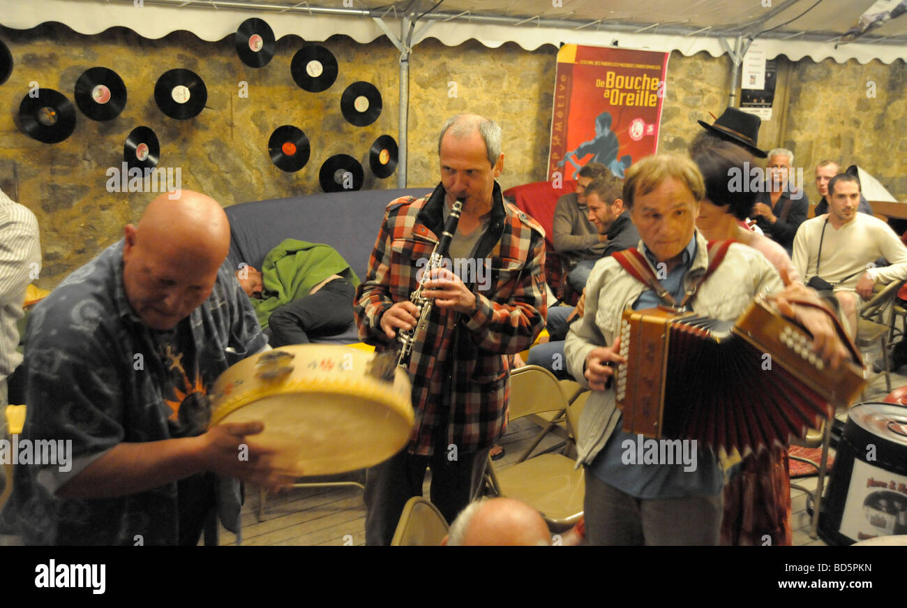 Group of musicians playing interior hi-res stock photography and images ...