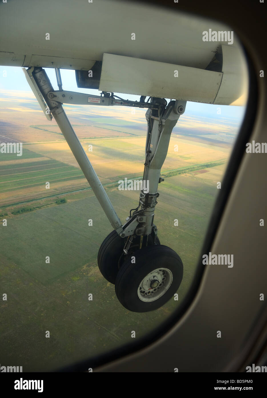 Landing wheel hi-res stock photography and images - Alamy