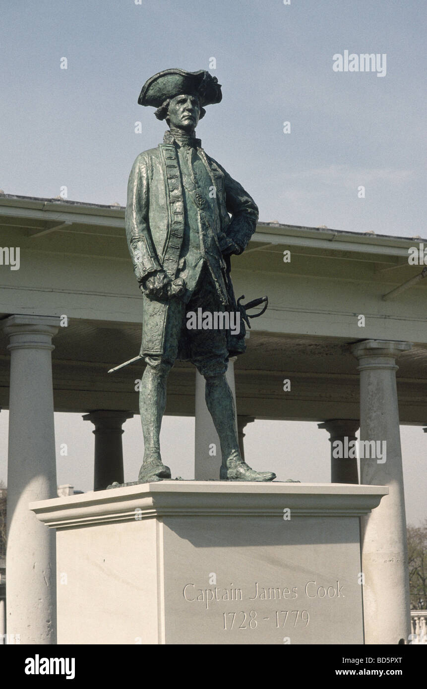 Statue of Captain James Cook in Greenwich Stock Photo - Alamy