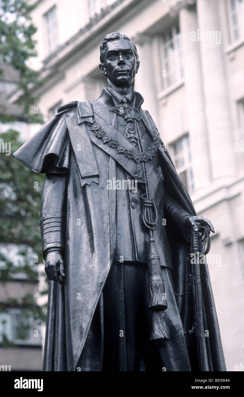 Statue king george vi hi-res stock photography and images - Alamy