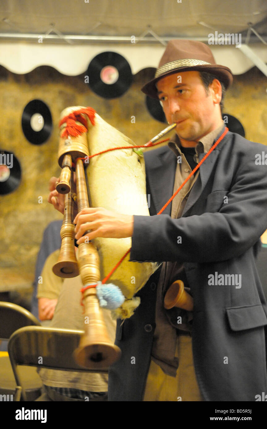 Blowing bagpipes hi-res stock photography and images - Alamy