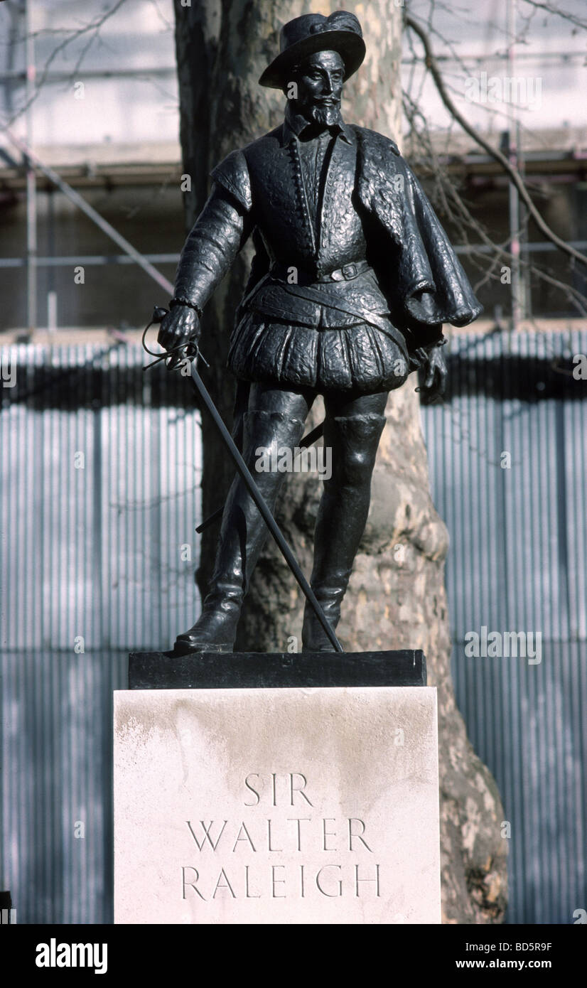 Statue of Sir Walter Raleigh in London Stock Photo - Alamy