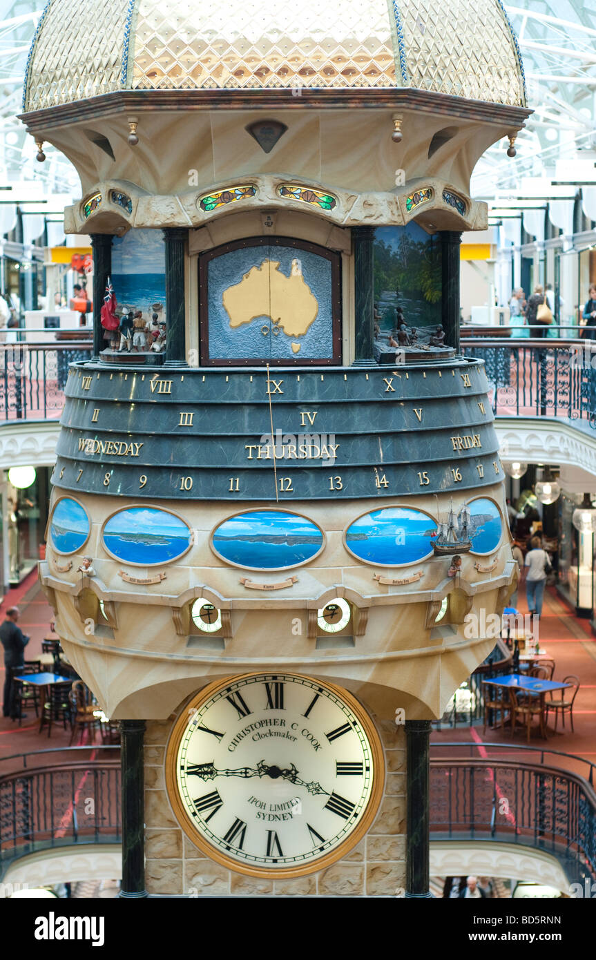 Huge clock hi-res stock photography and images - Alamy