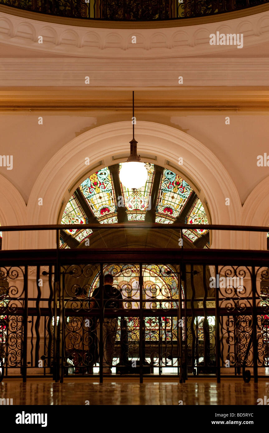 Luxurious victorian style interior hi-res stock photography and images ...