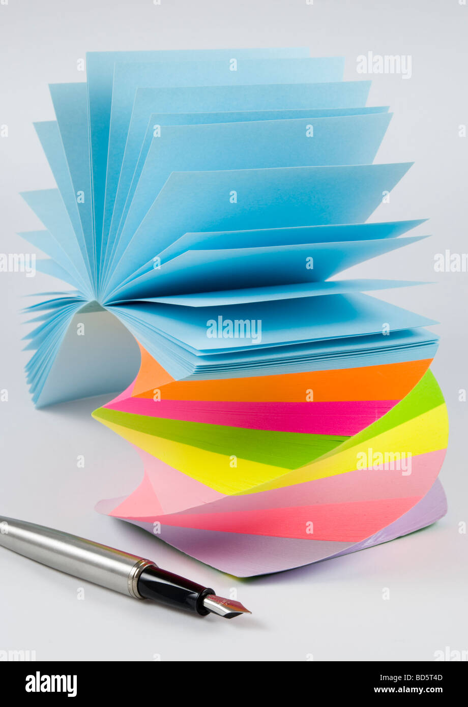 Post it note isolated pen hi-res stock photography and images - Alamy