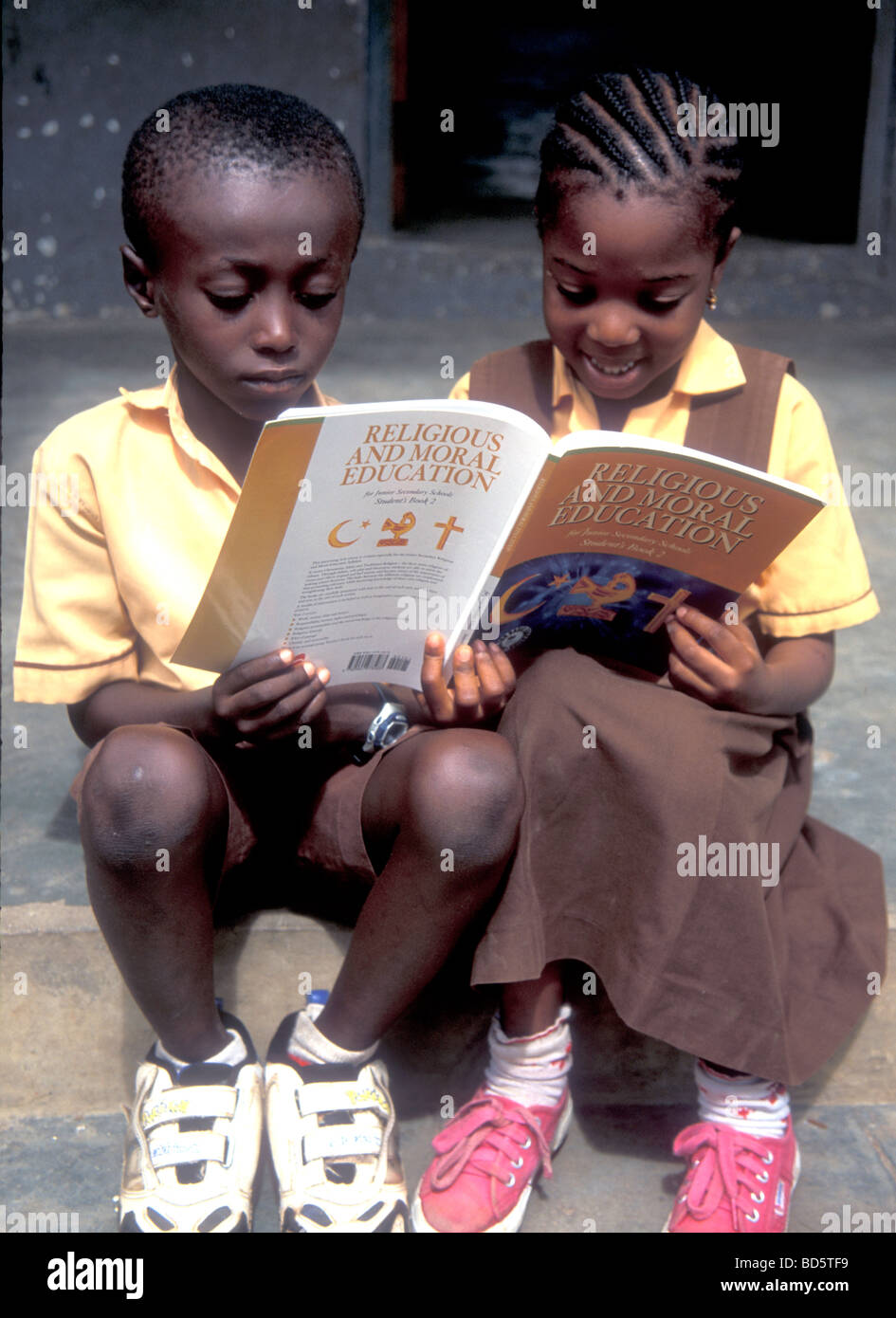 School children accra ghana hi-res stock photography and images - Alamy