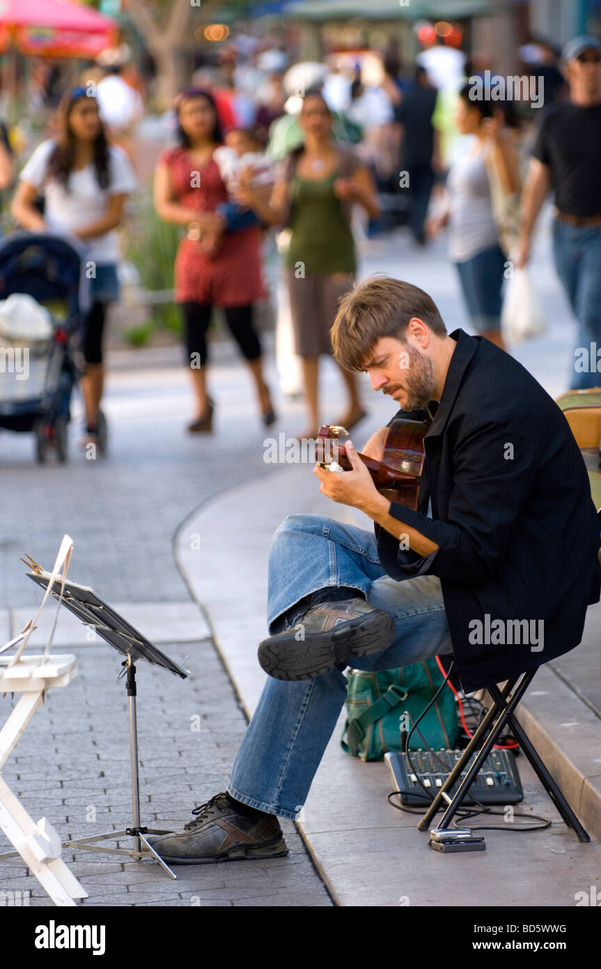 Singing street musician hi-res stock photography and images - Alamy