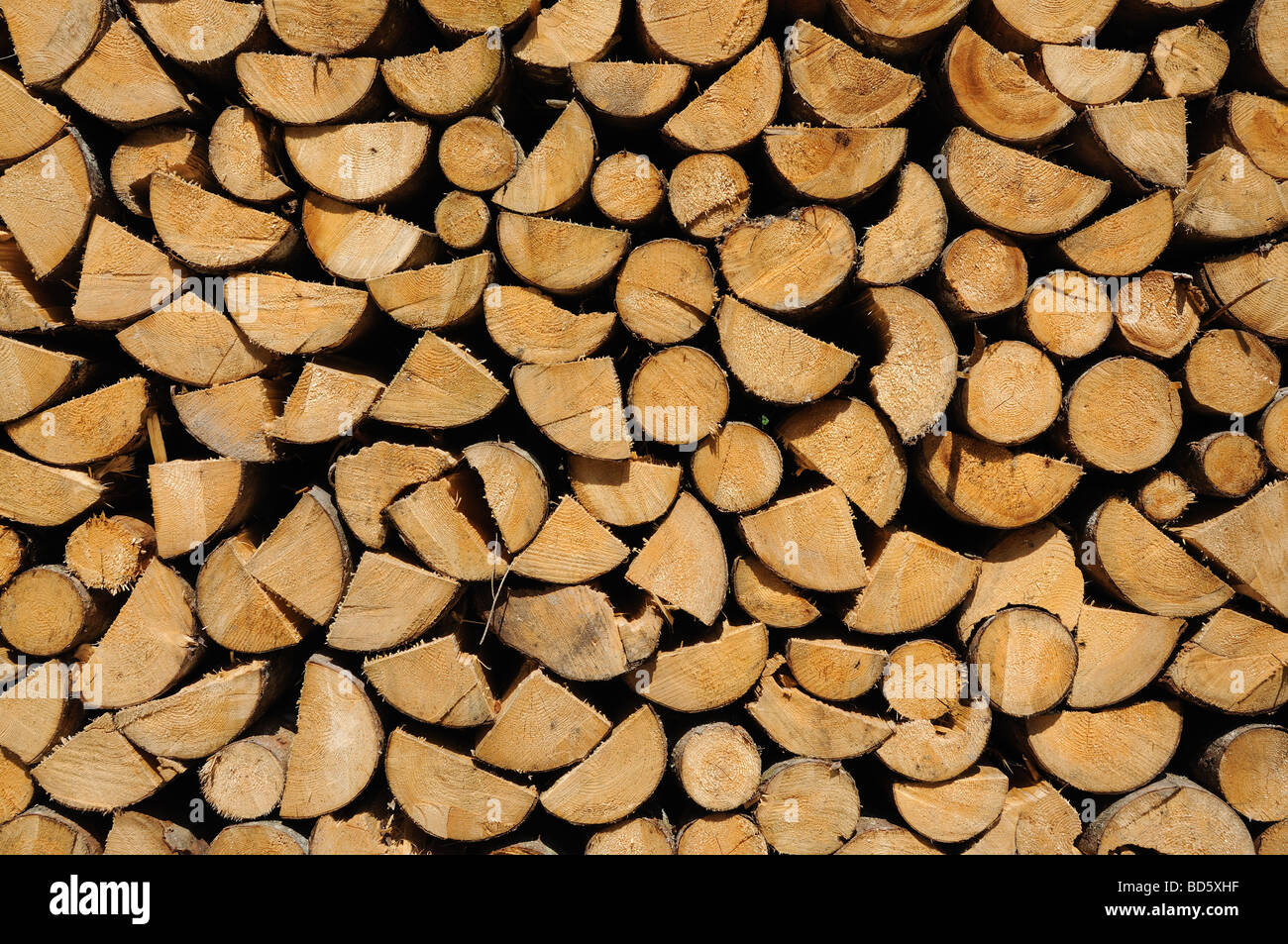 Stack of firewood Stock Photo - Alamy