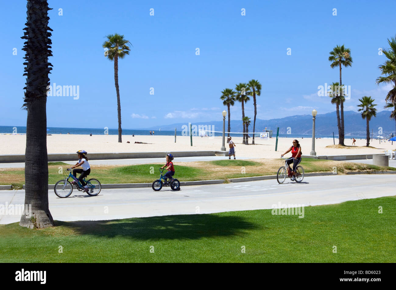 Santa monica beach bike path hi-res stock photography and images - Alamy