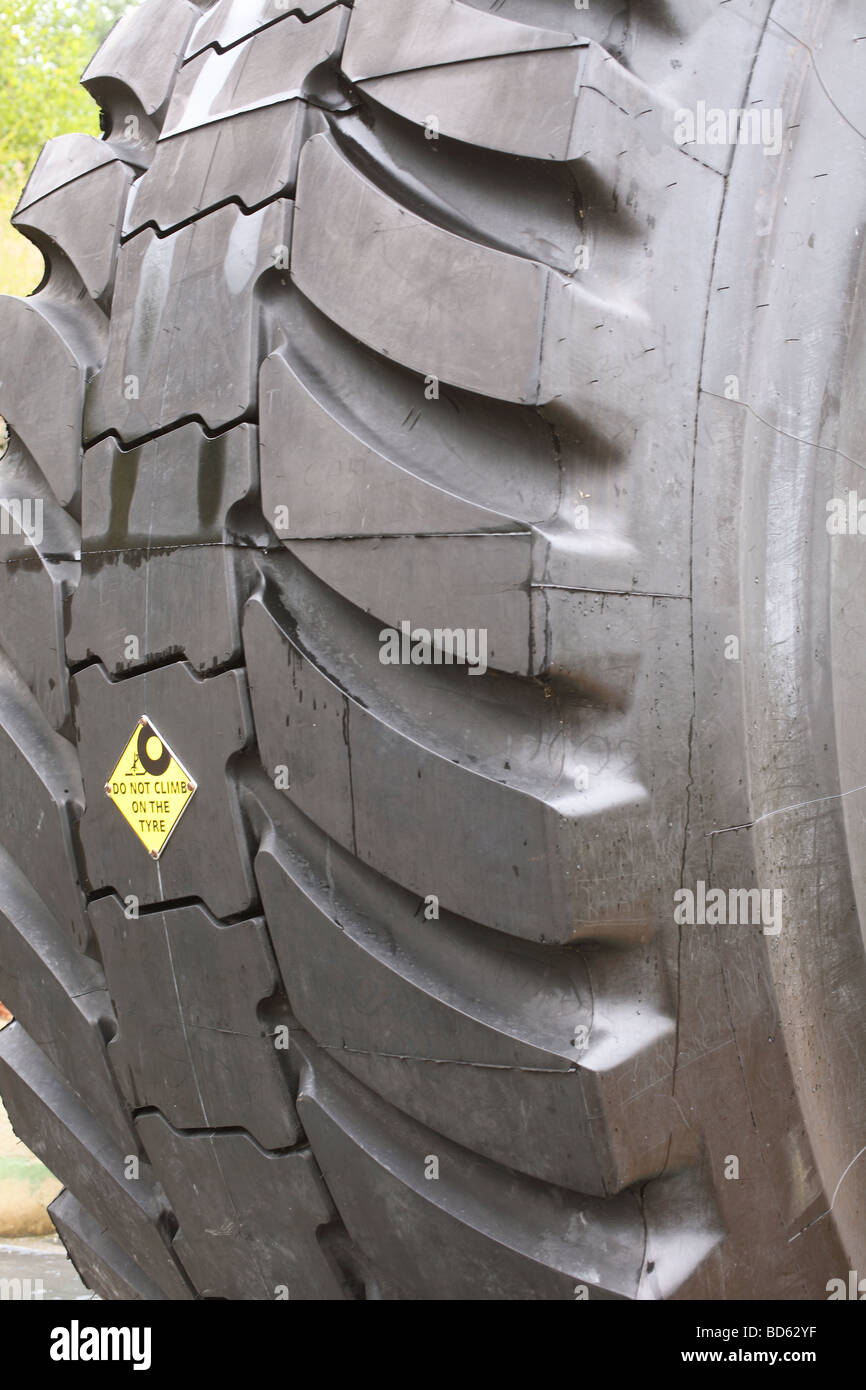 Earthmover tyre hi-res stock photography and images - Alamy