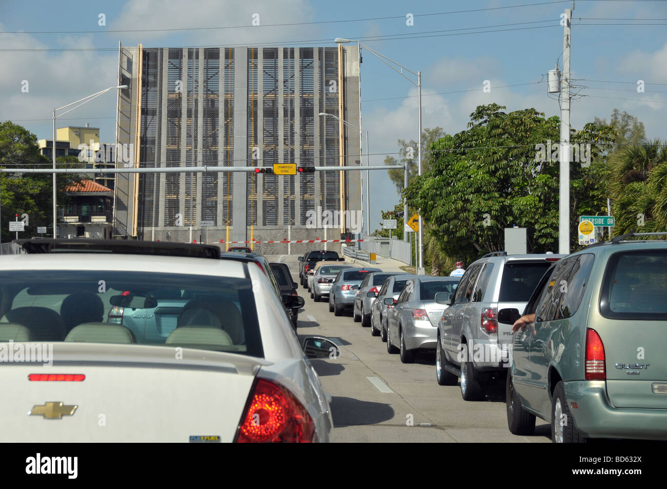 Horizontal draw bridge hi-res stock photography and images - Alamy