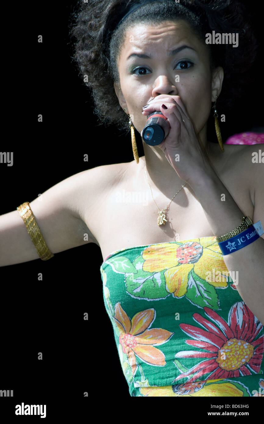 brasil brazilian young female latin singer performer Carnaval del ...