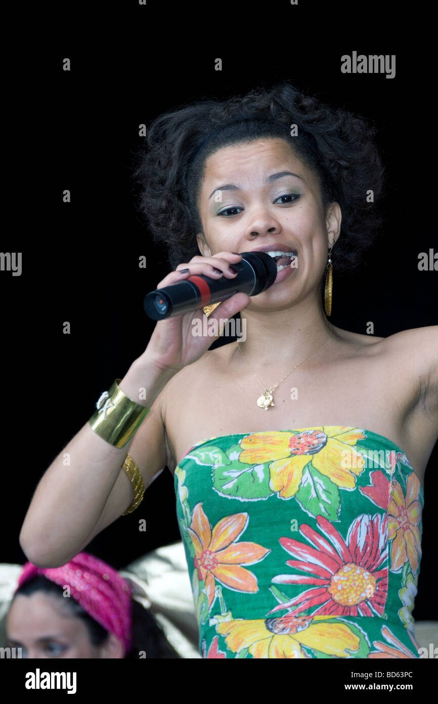 brasil brazilian young female latin singer performer Carnaval del ...