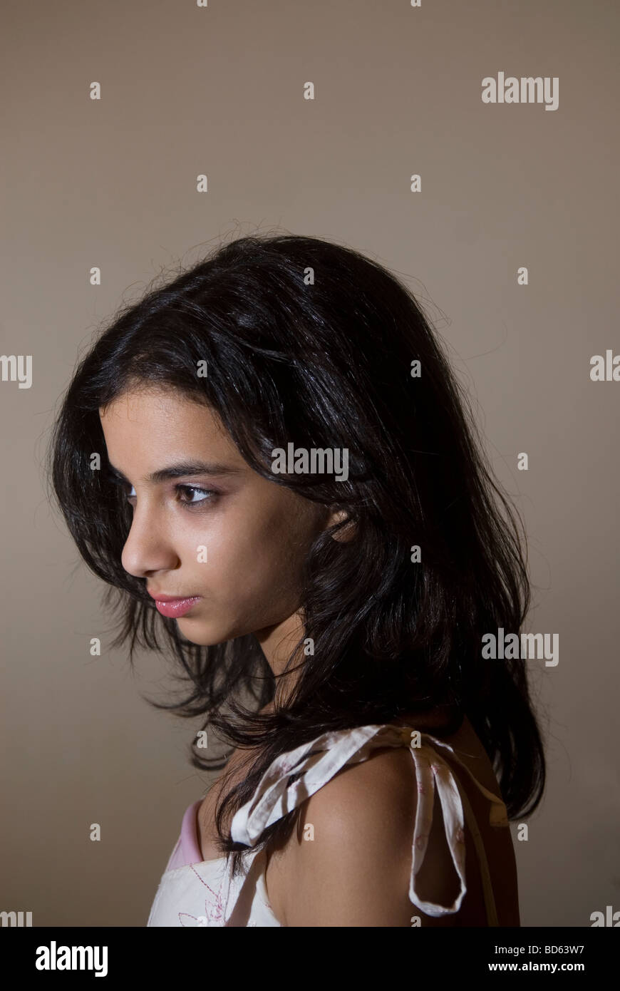 Side view portrait of a young ethnic girl Stock Photo - Alamy