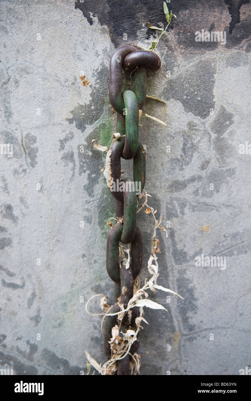 Chains attached to wall Stock Photo - Alamy