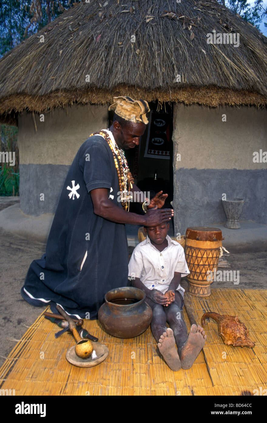 Shona tribe hi-res stock photography and images - Alamy