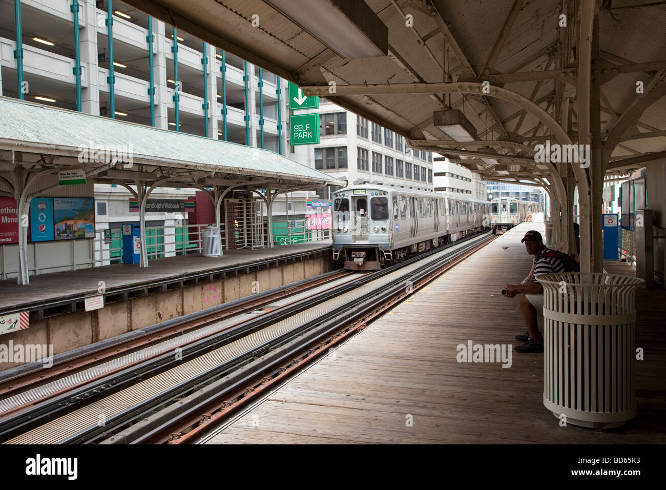 Chicago loop train hi-res stock photography and images - Alamy